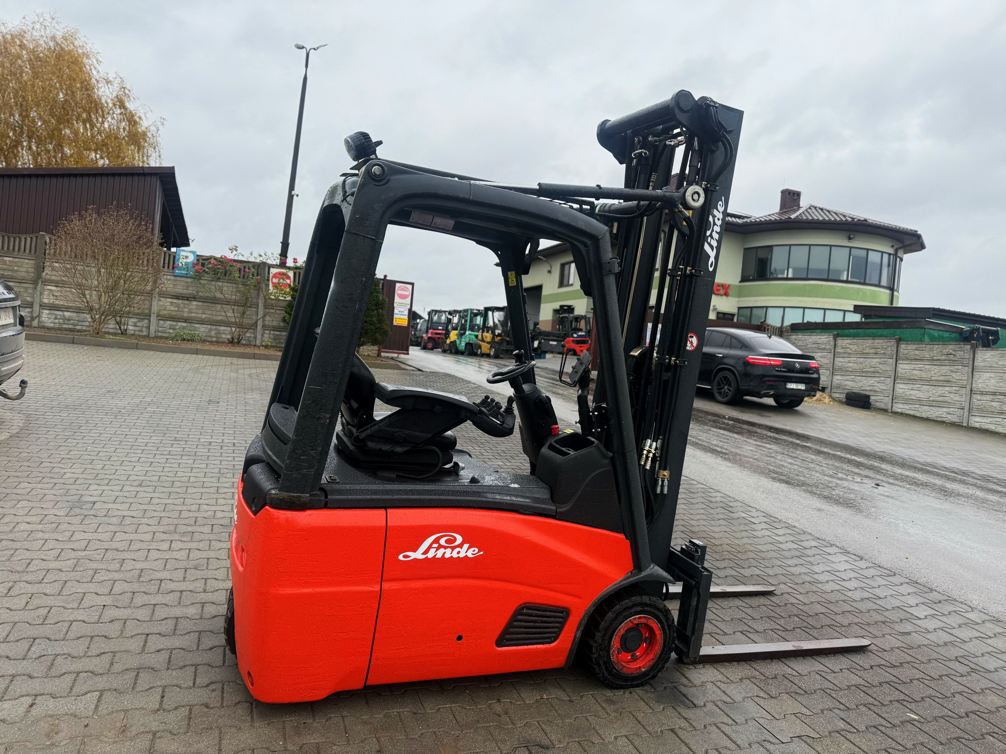 wózek widłowy elektryczny LINDE E16 Triplex 5.6m – Z.H.U. SZYMEX ...